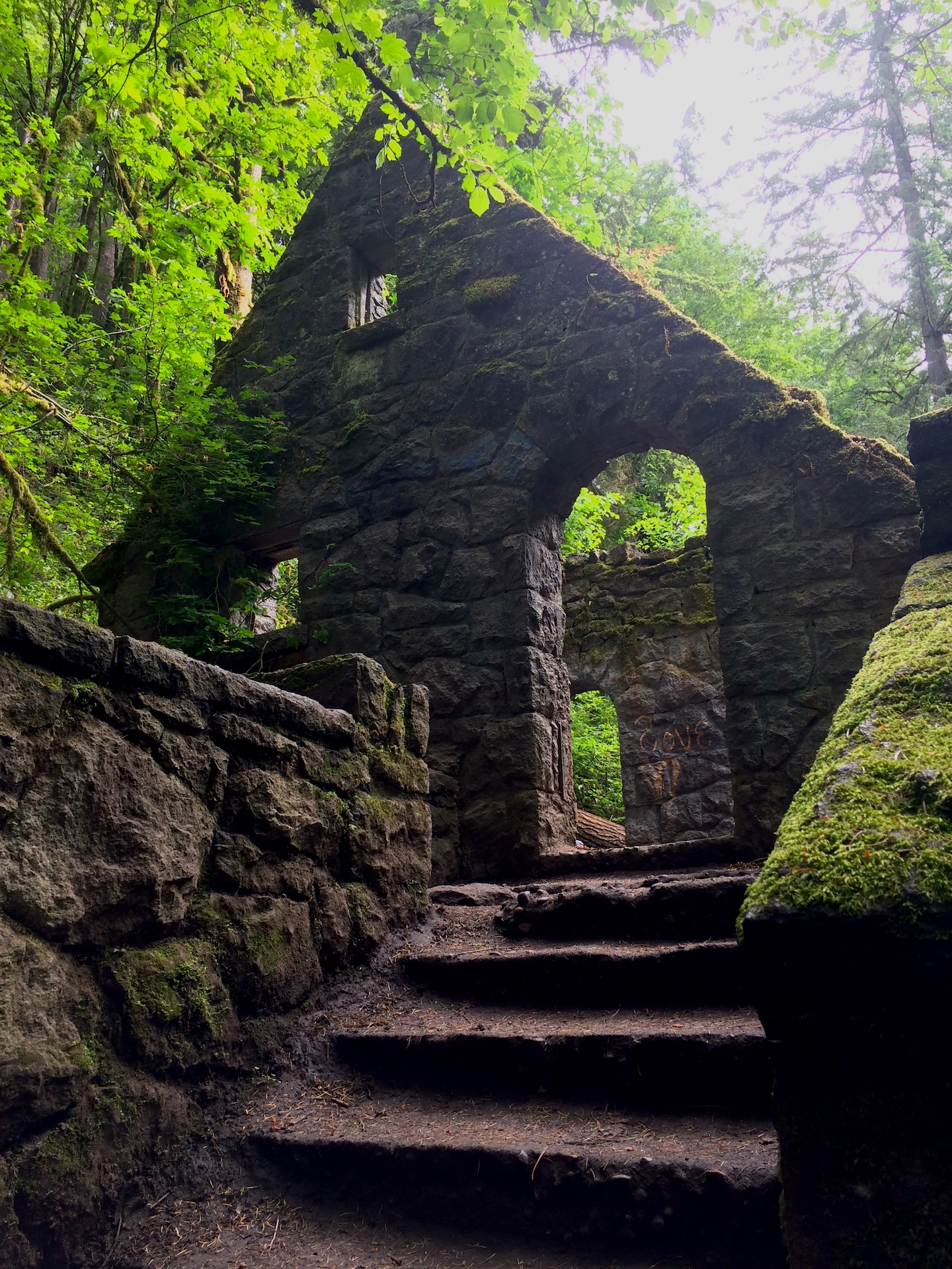 Portland's witch's castle with kids: A family-friendly Oregon hike